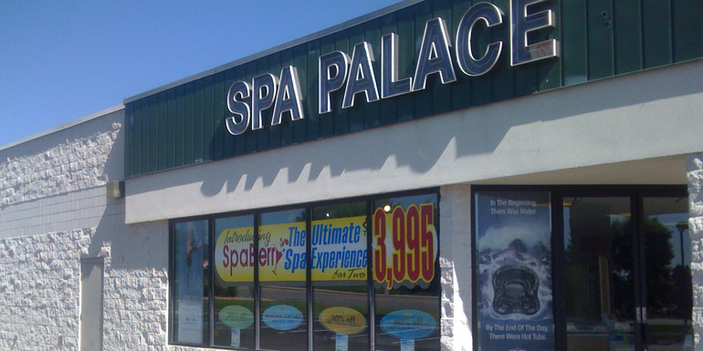 Showroom design ideas - Pool & Spa Marketing