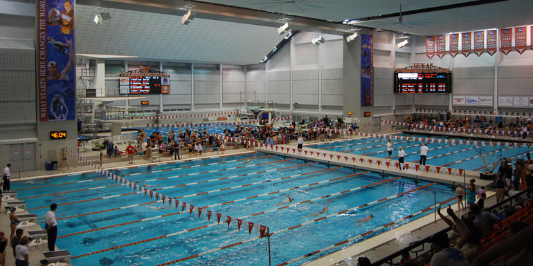Using large diameter ceiling fans to improve indoor comfort - Pool ...